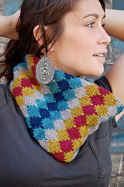 Ravelry: Color Swatch Cowl pattern by Jill Zielinski