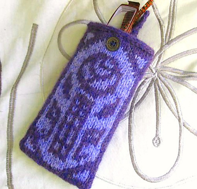 Ravelry: Rennie Rose Glasses Case pattern by Ellen Kapusniak