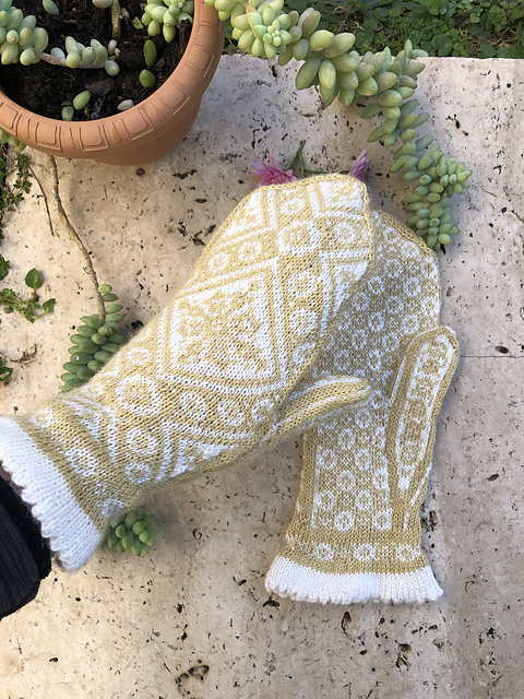 Ravelry: Birthday sweets pattern by knittinglotta