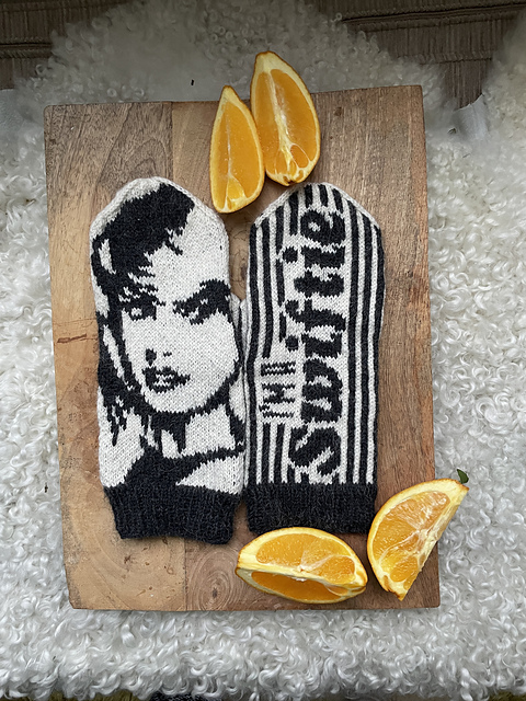 Ravelry: Taylor Swift pattern by knittinglotta