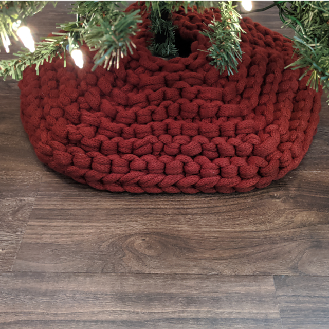 Ravelry: Christmas Tree Skirt pattern by Madeline Nancy