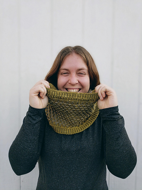 Ravelry: Demelza Cowl pattern by Kelcey Garner