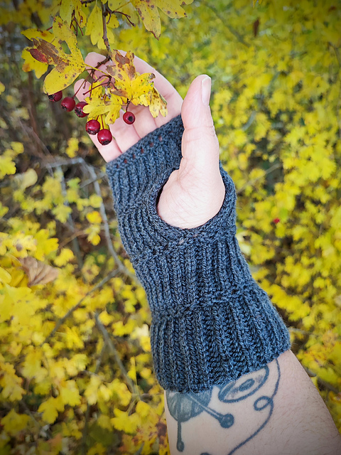 Ravelry: Halvvanten Lindra pattern by Ina Touronen