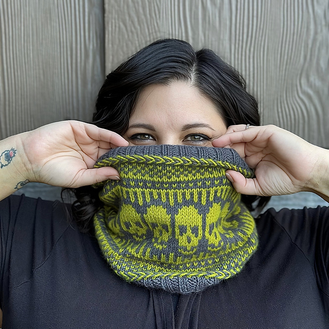 Ravelry: Skullivan Cowl pattern by Alexandra Frankel