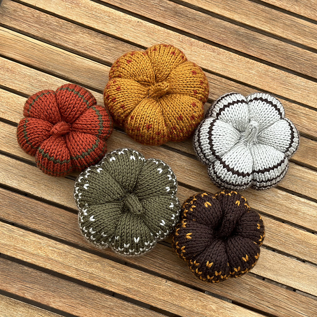 Ravelry: Painted Pumpkins pattern by Alexandra Frankel