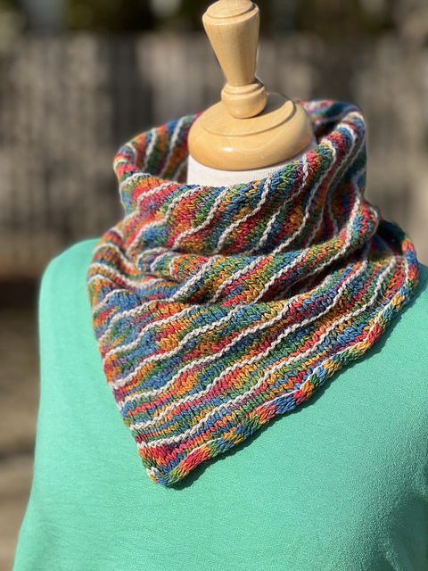 Ravelry: Amplify Cowl pattern by Erika Field
