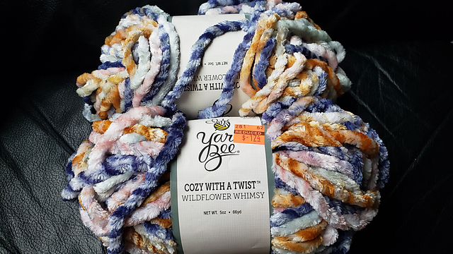 Ravelry: Yarn Bee Cozy with a Twist