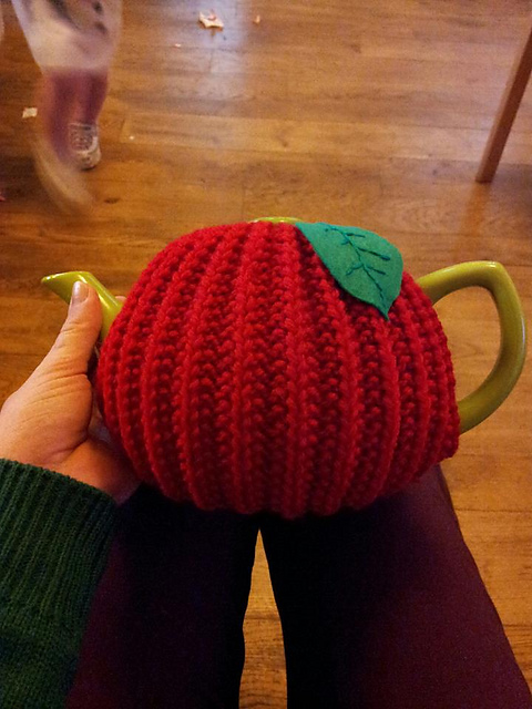 Ravelry: Apple Tea Cosy pattern by Knittynattys