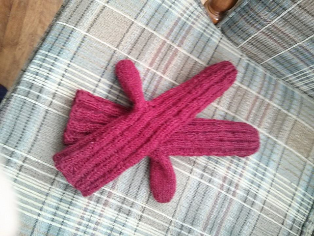Ravelry: Hot Dog Mitts pattern by Janet Bangs