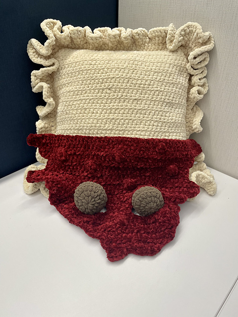 Ravelry: Mr. Ravioli Pillow pattern by John Haffner-Henriques