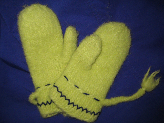 Ravelry: Sunny's Mittens pattern by Robin Hansen