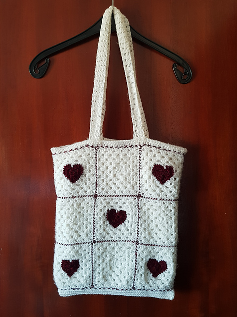 Ravelry: Heartstrings Tote Bag pattern by Knots & Charms