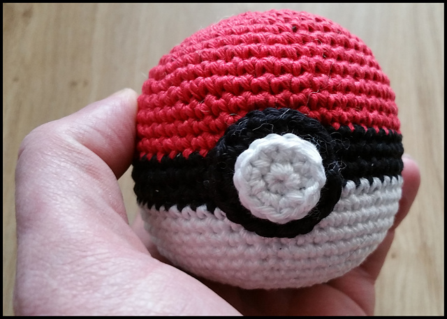 Ravelry: Pokeball pattern by Trudi van Beers - Wammes