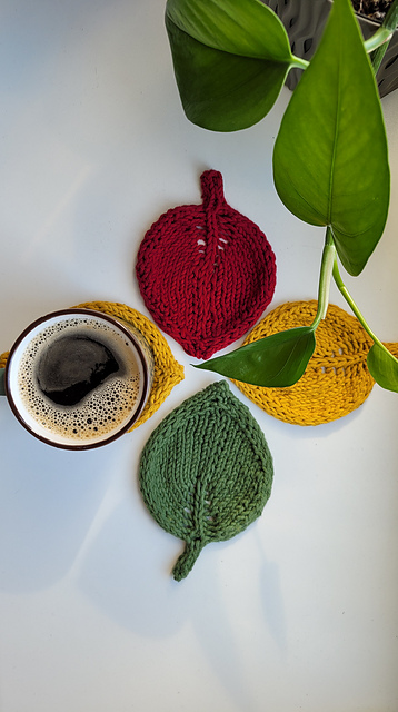 Ravelry: Leaf Coasters pattern by Kornelia St