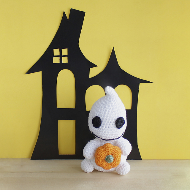 Ravelry: Ghost With Pumpkin pattern by Stella Markou