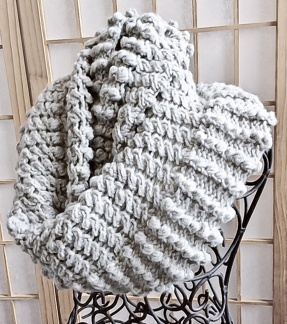 Ravelry: Gilgamesh Cowl pattern by Jan Bellhorn