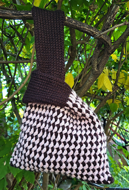 Ravelry: Cable Knot Bag pattern by Beth Aidala
