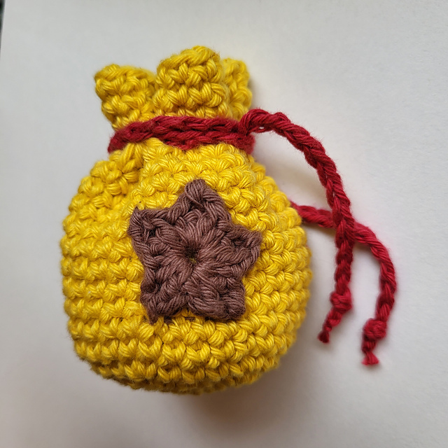 Ravelry: Drawstring Money Bag pattern by Kristin Van Solkema