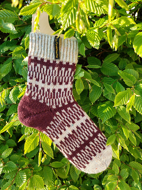 Ravelry: U Turn Strømper pattern by Krista Rose Jensen
