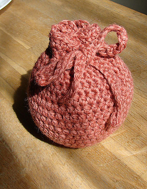 Ravelry: Soft Linen Apple Cozy pattern by Kristen TenDyke