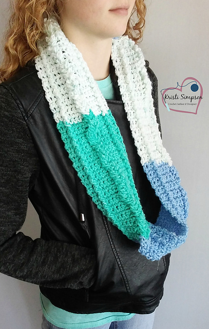 Ravelry: Dea Infinity Scarf pattern by Kristi Simpson