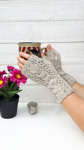 Ravelry: Pika gloves pattern by Kristina Tyla
