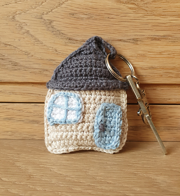 Ravelry: Little House Keychain pattern by Ebrine Hoevers