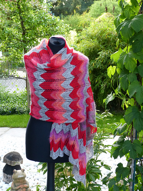 Ravelry: # 02 Gestreiftes Tuch im Zackenmuster pattern by Lana Grossa