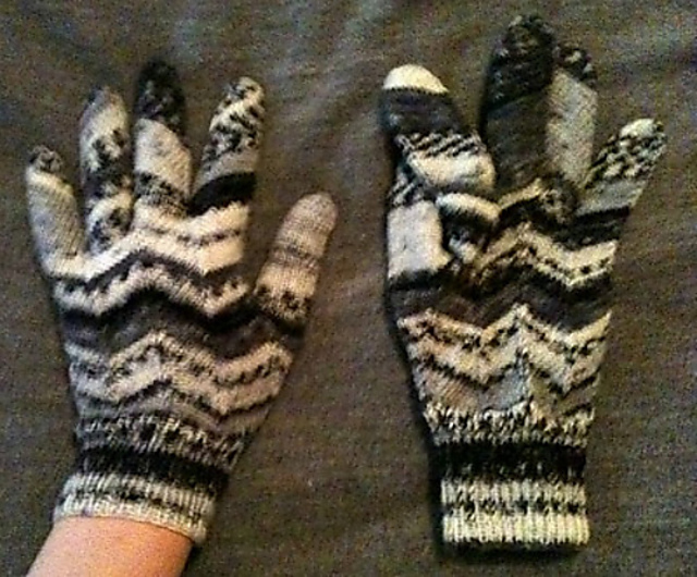 Ravelry: Jaywalker Gloves pattern by Disa Lind