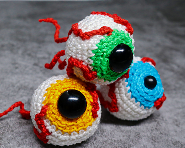 Ravelry: Eerily Beautiful Eyeballs pattern by Kuema Tutorials