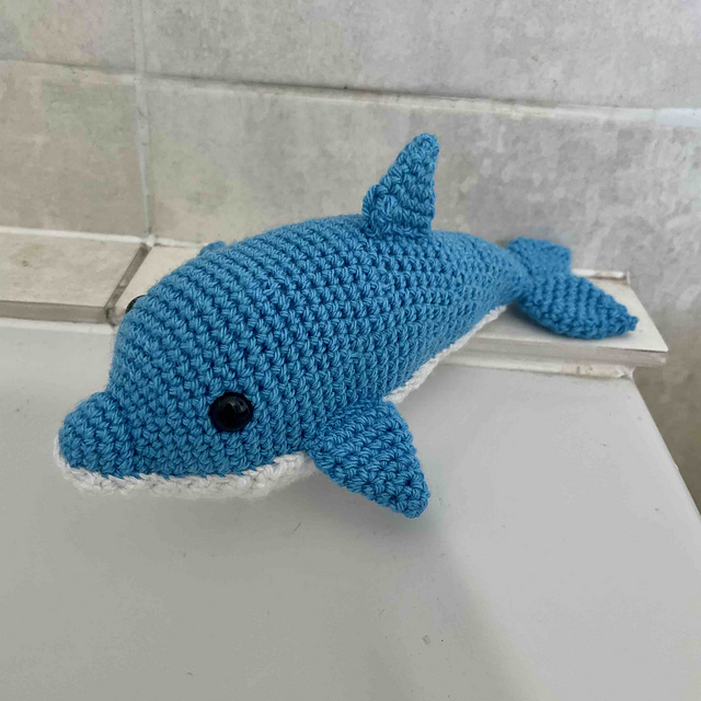 Ravelry: Dolphin pattern by Laura Dixon