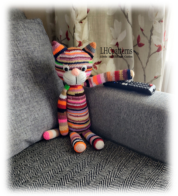Ravelry: Scrap Yarn Cat pattern by Kristine Kuluka