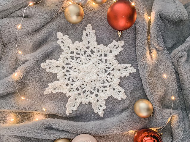 Ravelry: Snowflake Lumi pattern by Lisa Kievits