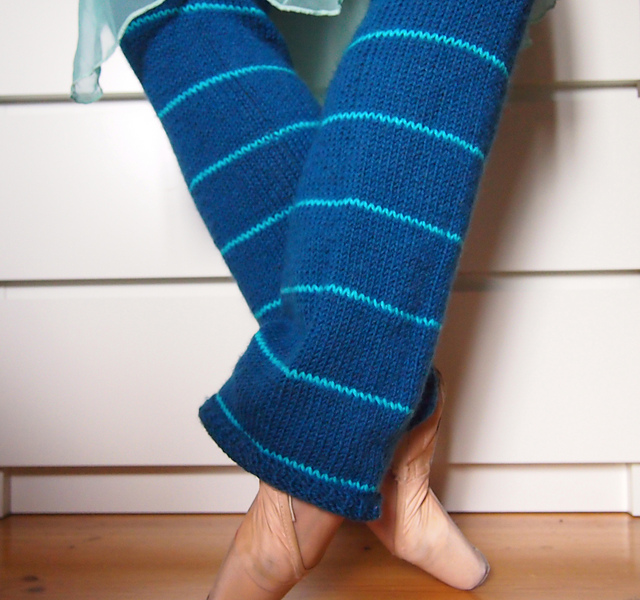 Ravelry: Leg warmers for ballet dancers pattern by Laura Poikolainen