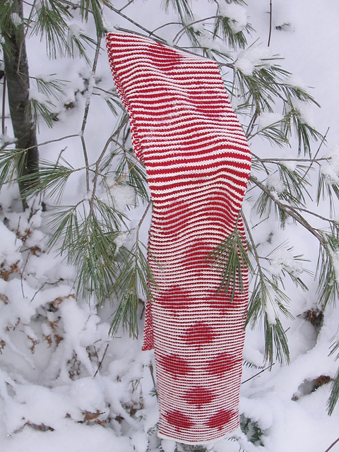 Ravelry: Maple Leaf Illusion Scarf pattern by Janet Filipchuk