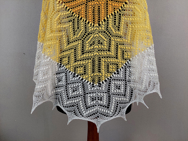 Ravelry: Candy Corn Shawl pattern by Cassie Rosse