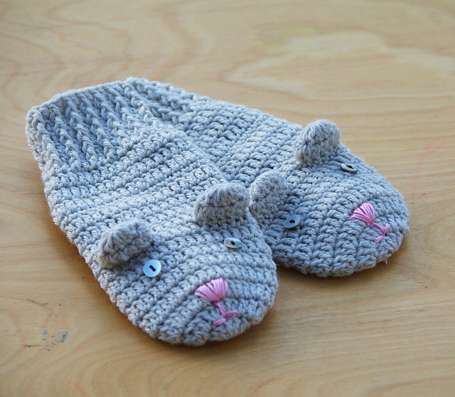 Ravelry: Cat mittens pattern by Laurence DeuxL