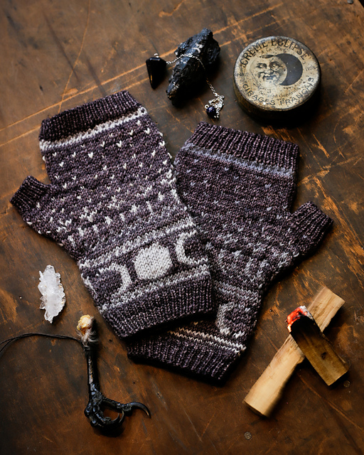 Ravelry: Celestial Fingerless Gloves pattern by Ana Rodrigues