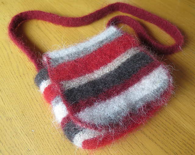 Ravelry: Stashbuster Dress Purse pattern by Lisa Estabrooks