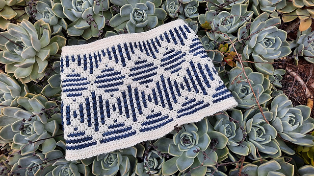 Ravelry: Diamond Tetris Cowl pattern by Jalene van Niekerk