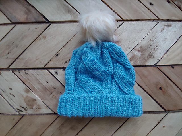 Ravelry: Tuque faux cables pattern by Les laines Coco