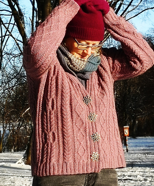 Ravelry: Amari pattern by Claudia Finlay