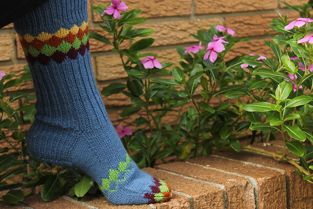 Ravelry: Interlock Socks pattern by Laura Andrews