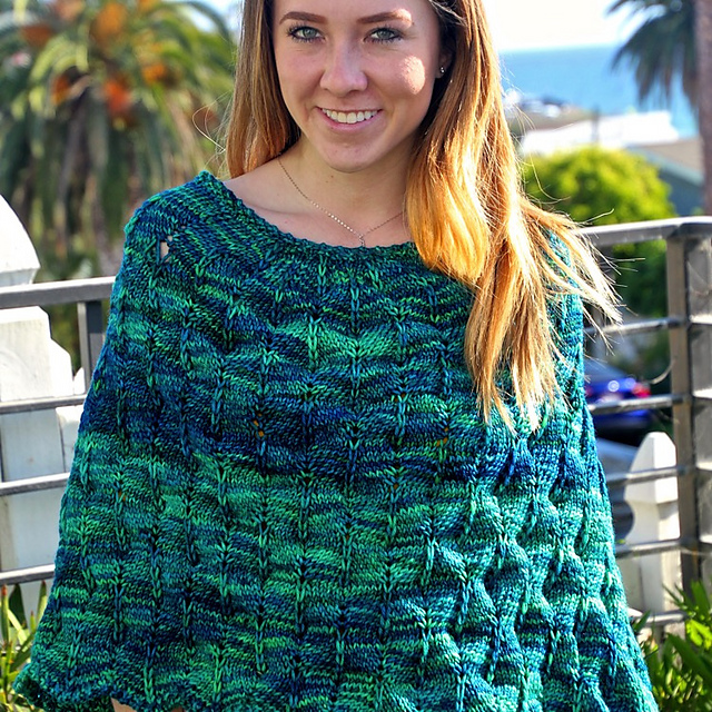 Ravelry: Duille Poncho pattern by Laura Cunitz