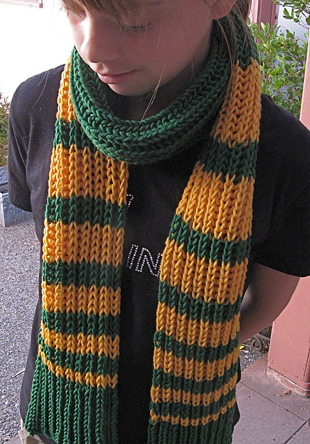 Ravelry: Sports Fan Patent Knit Scarf pattern by Laura Cunitz