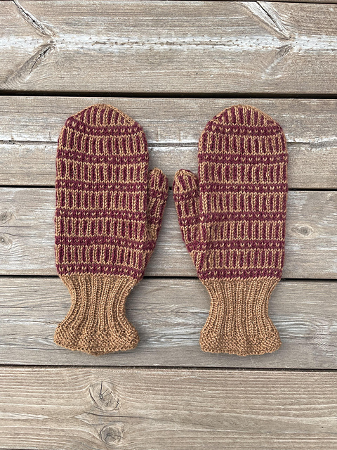 Ravelry: TAIGA-MITTENS pattern by Laura Guttorm