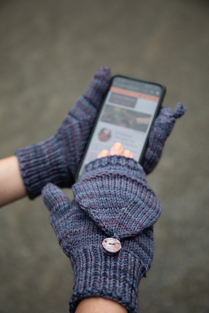 Ravelry: Flip-Top Mittens pattern by Laura Nelkin