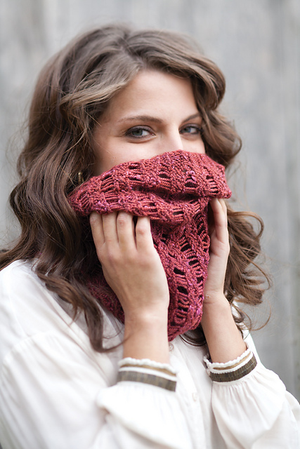 Ravelry: Crux Cowl pattern by Laura Nelkin