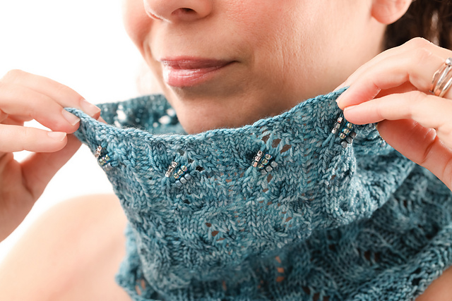 Ravelry: Lemme Cowl pattern by Laura Nelkin
