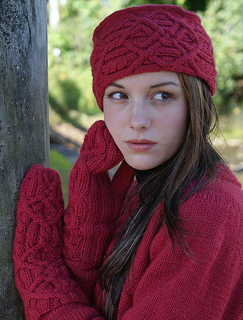 Ravelry: Pill Box Hat with Mittens pattern by Leslie Hamacher